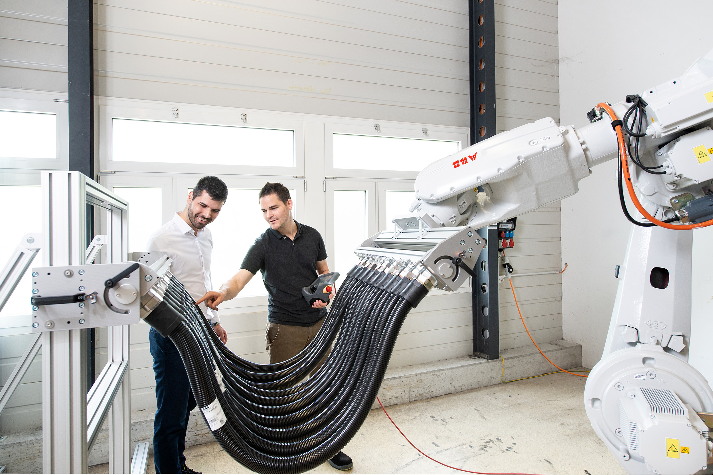 ABB célèbre les 50 ans de PMA, marque experte dans la protection des ...